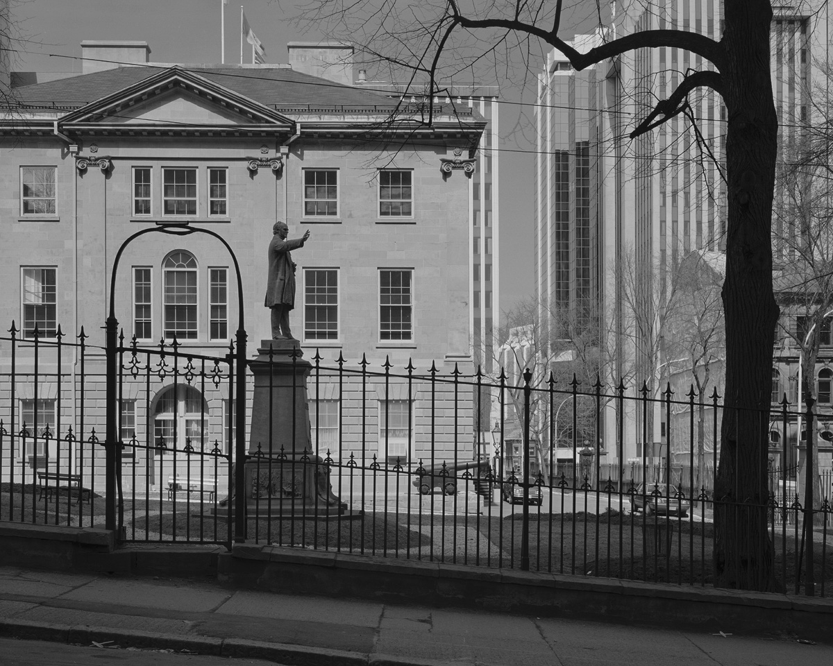 Alvin Comiter | 09-086 Howe Statue and Province House c cr Dfine m s m ...