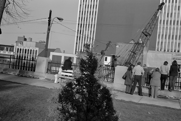 Alvin Comiter | 75.172 GRAND PARADE c cr Df m v4