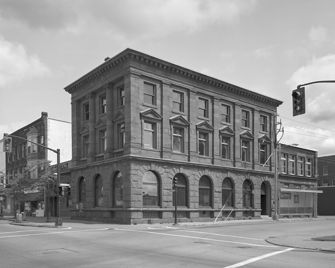 Alvin Comiter | L-088 02-011 AmherstRoyBank c Dfine m NIK85 1200 ...